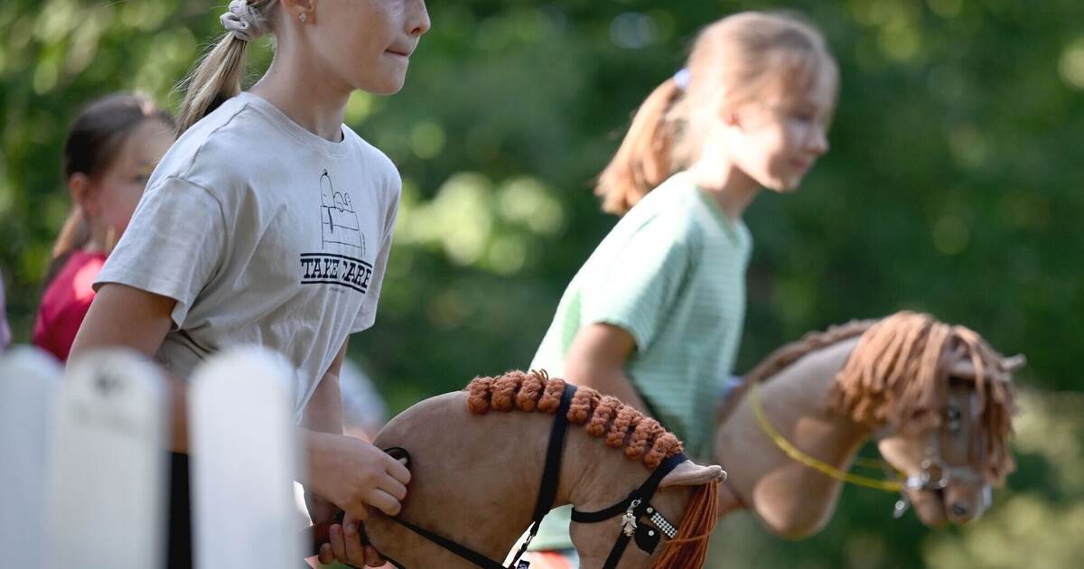 Hobby Horsing - Springreiten auf dem Steckenpferd - Deutschland und ...