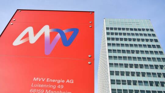 Inbetriebnahme der Flusswärmepumpe von MVV Energie - Baden-Württemberg ...