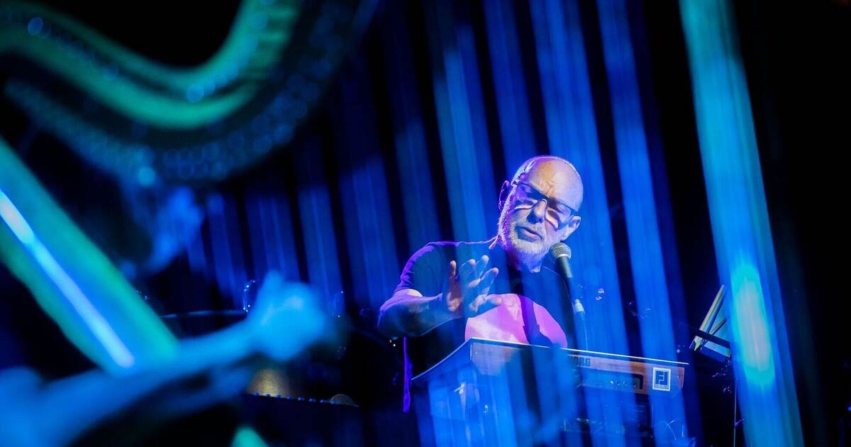 Brian Eno mit Orchester in Berlins Philharmonie gefeiert - Show-Biz ...