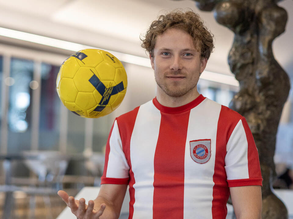 Vom Theater Pforzheim: Jan-David Bürger spielt Paul Breitner in RTL ...