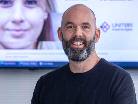 Kinder ständig am Handy: Medienexperte Clemens Beisel gibt nützliche ...