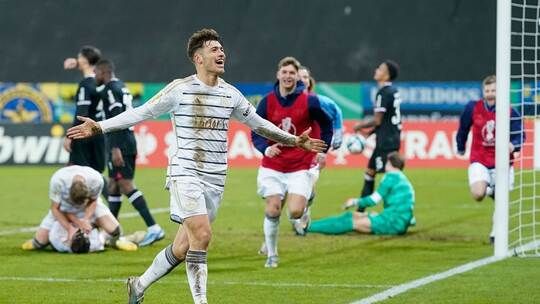 «Unfassbar»: Saarbrücken feiert Coup - Frust in Frankfurt - Sport ...