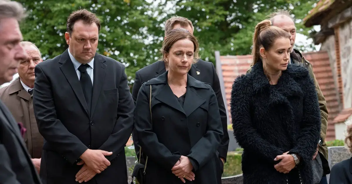 Spaß im Doppelpack: «Das Begräbnis» geht weiter - Show-Biz / Boulevard - Pforzheimer-Zeitung