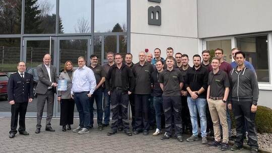 Auszeichnung erhalten: Carl Benzinger GmbH stellt Mitarbeiter frei fürs ...