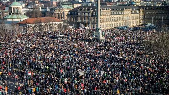 Protest gegen rechts: Hunderttausende demonstrieren - Politik ...