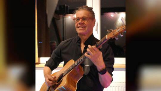 Konzert von Matthias Hautsch in der Villa Kling: Er lässt seine Gitarre ...