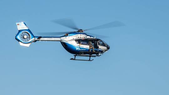 Hubschrauber der Polizei fliegen über 2200 Einsätze - Baden-Württemberg ...