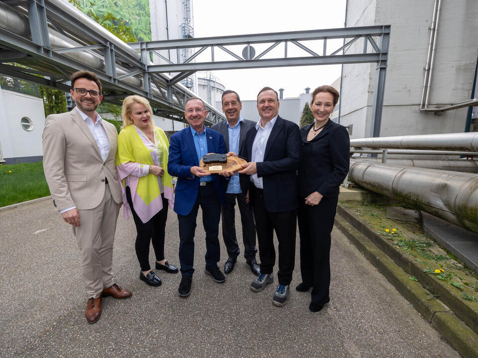 Mittendrin im künftigen Superhirn: Tour führt durch den Kohlebunker in ...