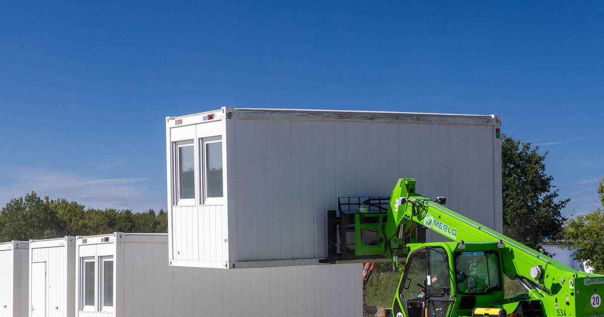 Dort werden in Bad Wildbad Container für Geflüchtete aufgestellt ...