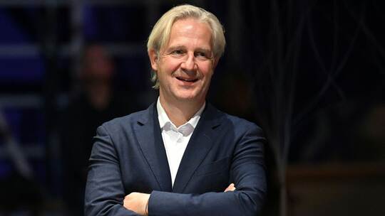 Neuer Burgtheater-Chef zeigt Oppenheimer und Sisi - Show-Biz ...