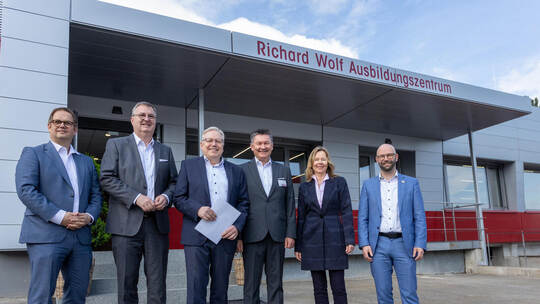 Gegen den Fachkräftemangel: Knittlinger Firma Wolf weiht ...