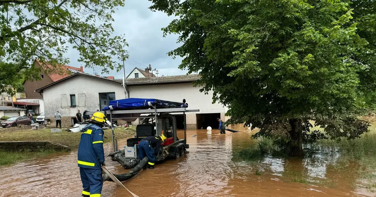 Einsatz am Limit: Enzkreis-Feuerwehr und THW kämpften gegen Hochwasser im Saarland - Region ...