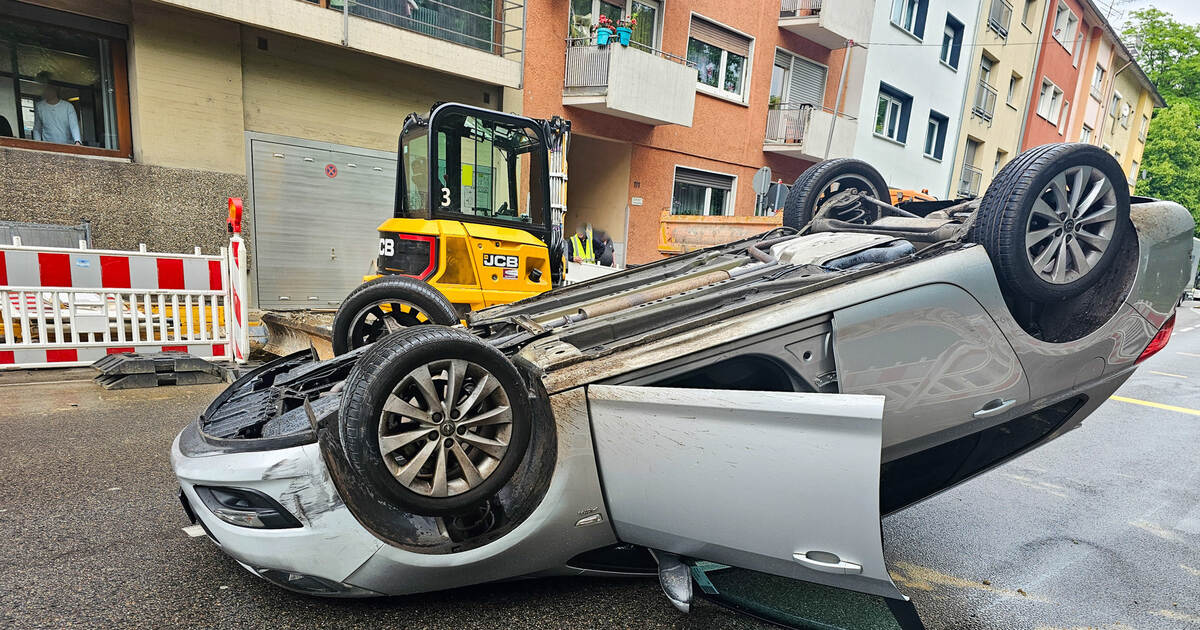 Unfall auf Lindenstraße: Auto überschlägt sich, auch Streifenwagen in ...