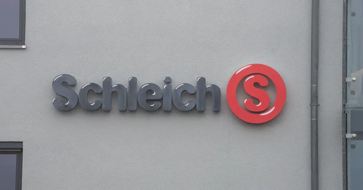 Spielwarenhersteller Schleich verlegt Hauptsitz - Baden-Württemberg ...