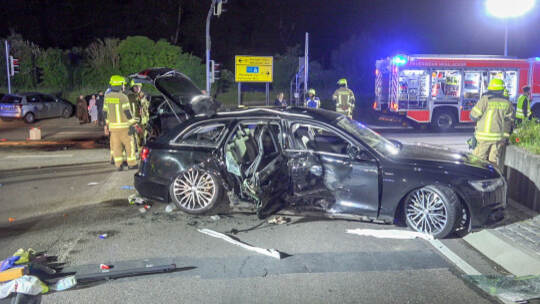 Schwerer Unfall auf B10 bei Mühlacker - Bildergalerie - Pforzheimer-Zeitung