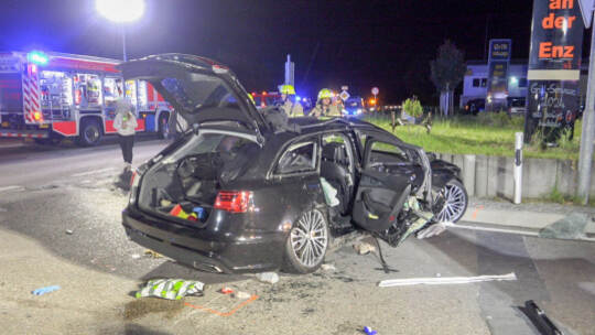 Schwerer Unfall auf B10 bei Mühlacker - Bildergalerie - Pforzheimer-Zeitung