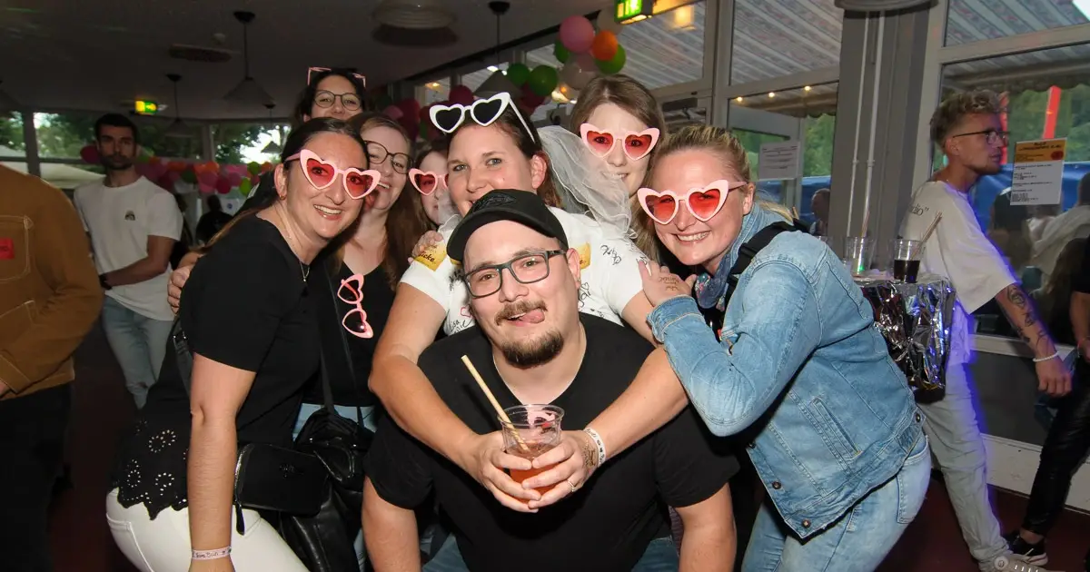 Mallorca Party in der St. Maur Halle - Bildergalerie - Pforzheimer-Zeitung