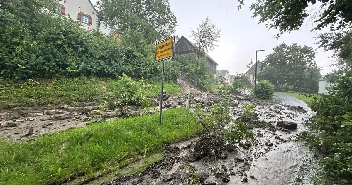 Unwetter über dem Land: Straßen und Keller unter Wasser - Baden-Württemberg - Pforzheimer-Zeitung