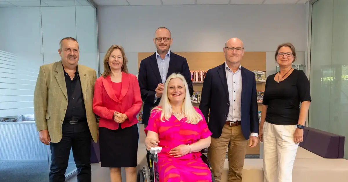 Transformation der Helfertätigkeit in die digitale Zukunft: Politiker ...