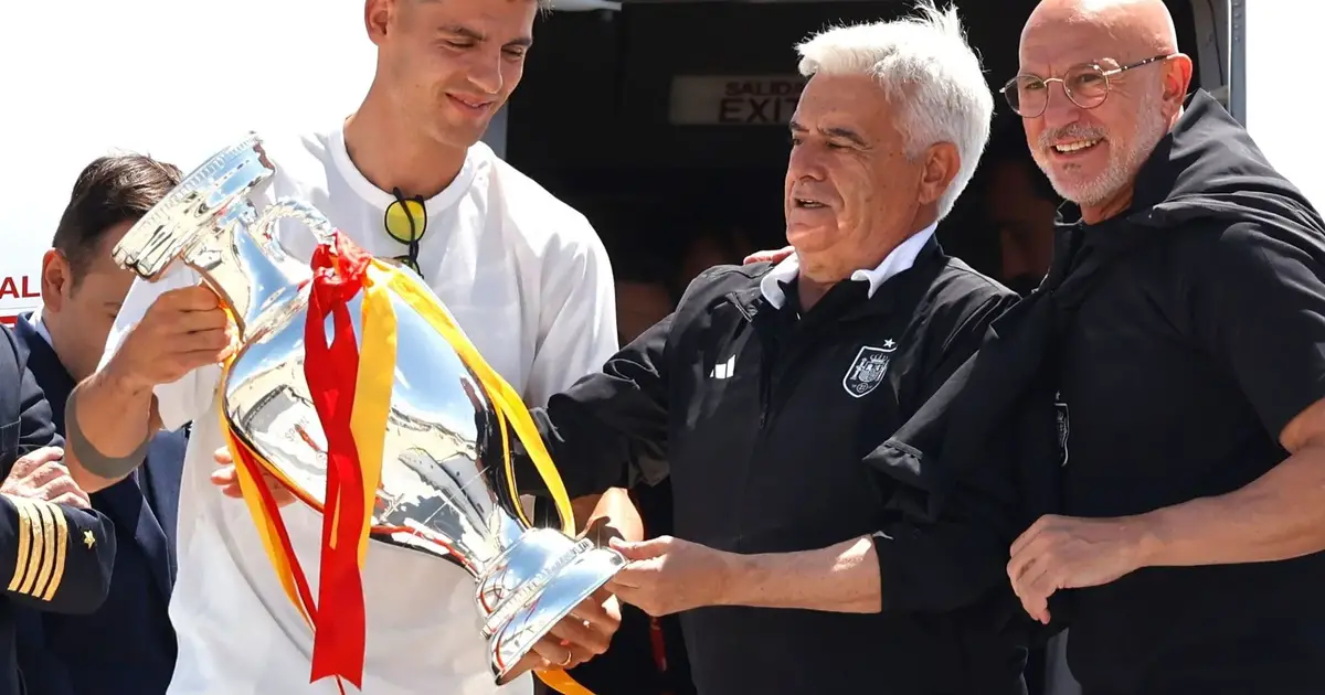 Kurz nach EM-Jubel: Spaniens Fußballboss gesperrt - Sport weltweit ...