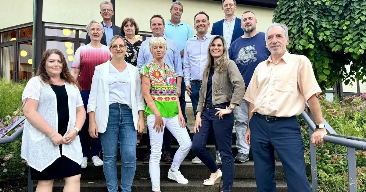 Neuer Gemeinderat in Dobel: Sechs Männer und Frauen am Ratstisch ...