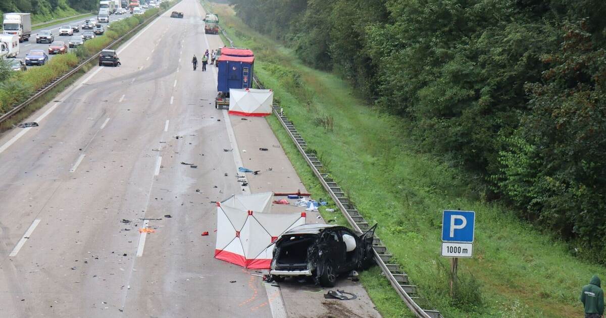 Zwei Tote bei schwerem Unfall auf A5 - Baden-Württemberg - Pforzheimer-Zeitung