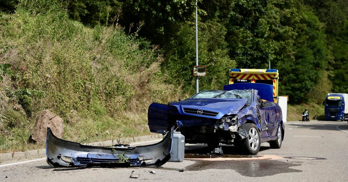 Schwerer Unfall: Auto überschlägt sich auf Würmtalstraße in Pforzheim ...