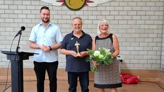 30 Jahre Bürgermeister: Werner Henle mit Ötisheimer „Oscar“ geehrt ...