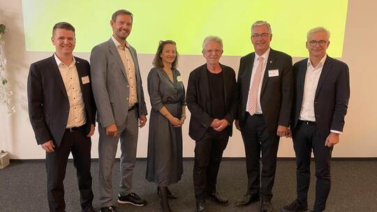 Elf Jahre als innovativer Chef gefeiert: Klinikchef der RKH Jörg Martin ...