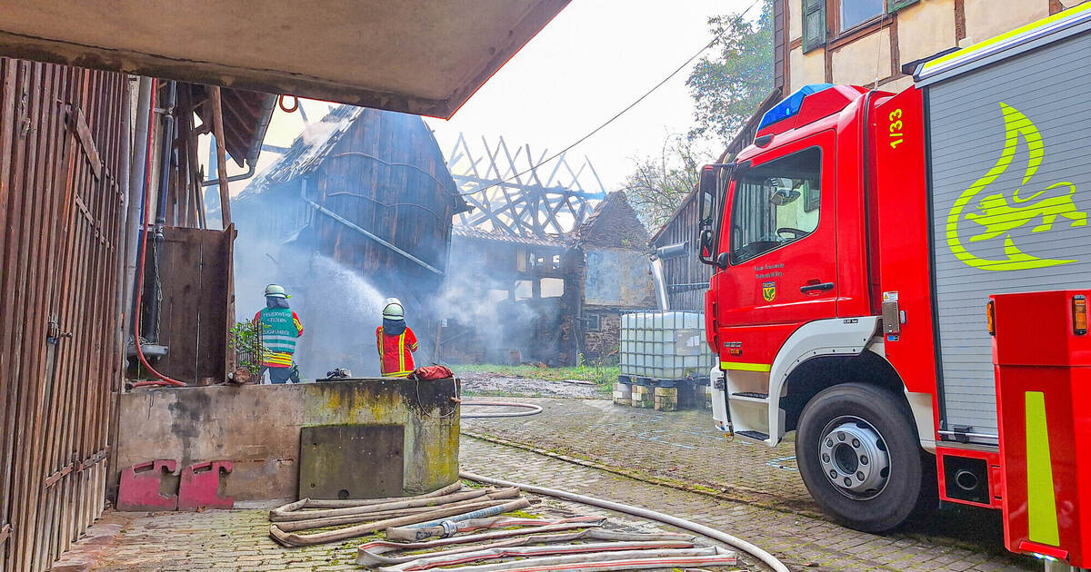 Feuerwehreinsatz in Weiler: Scheune in Vollbrand - Bildergalerie - Pforzheimer-Zeitung