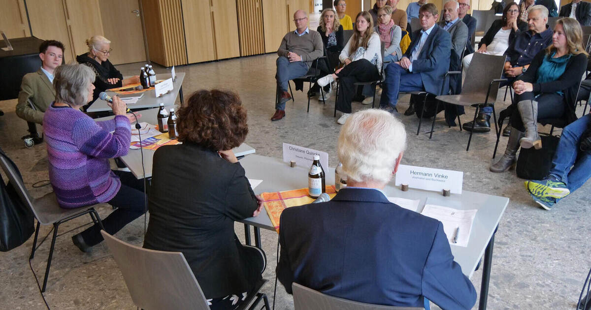 Demokratie unter der Lupe: Im Haus der Evangelischen Kirche wird rege ...