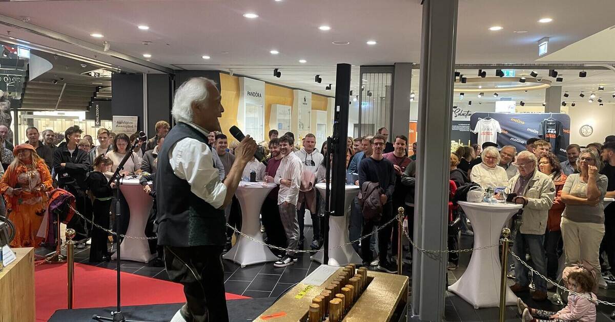 „Jodelnder Japaner“ in den Schmuckwelten: Takeo Ischi begeistert ...