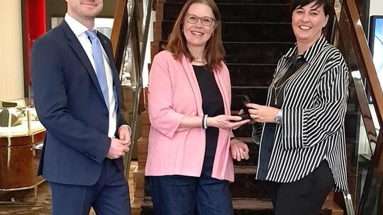 1.500 Euro-Schmuckstück für Gewinnerin aus Pforzheim - Pforzheim ...