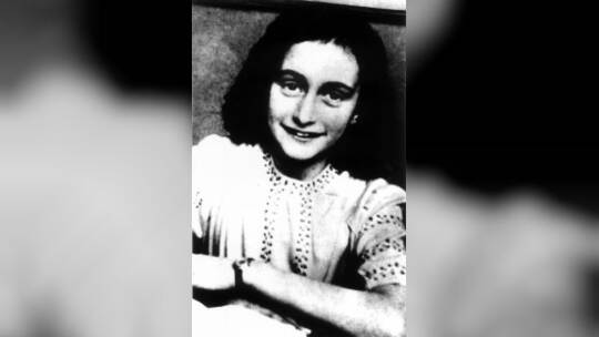 Versteck von Anne Frank wird in Originalgröße nachgebaut - Show-Biz ...