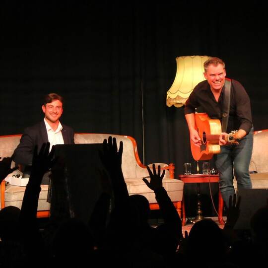 Zahlungsunfähig: Jeff Klotz muss für Verlagshaus im Schloss Bauschlott ...