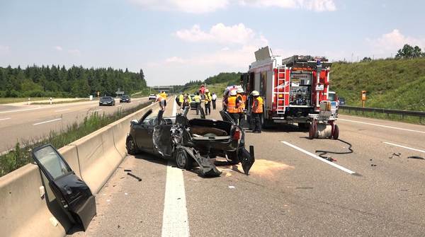 Ein Schwerverletzter bei Unfall auf A8 bei Pforzheim-Süd - Video ...